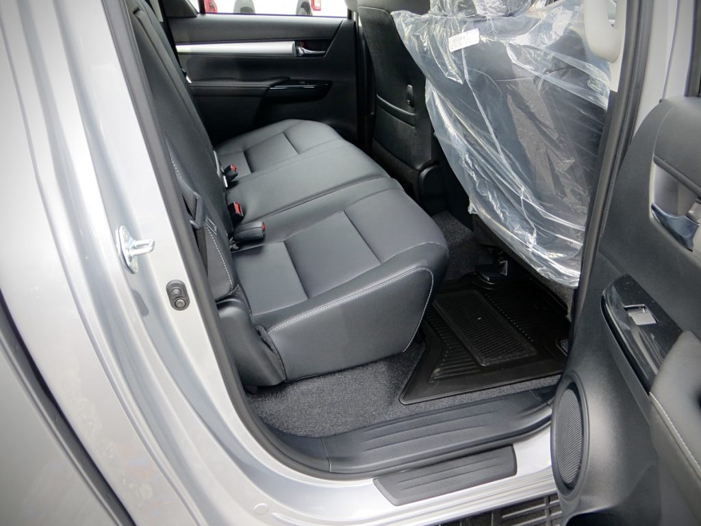(RHD) TOYOTA REVO DOUBLE CAB PRERUNNER 2.4MID 2x4 AUTO - SILVER - pap ...