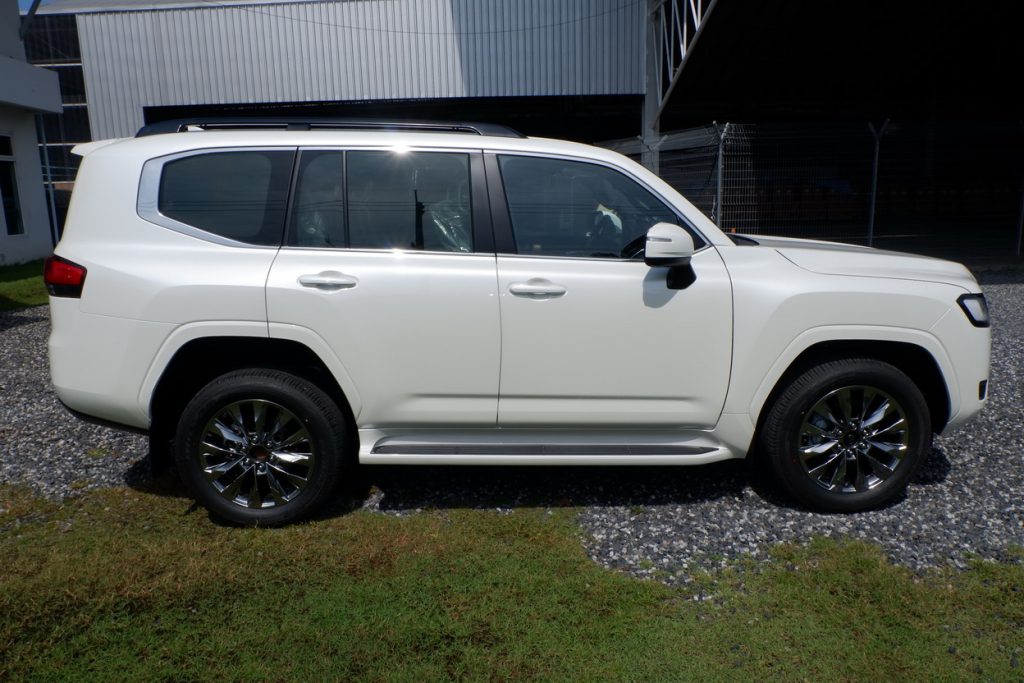 (LHD) TOYOTA LANDCRUISER 300 VX 3.3L DIESEL AUTO - WHITE PEARL - pap ...