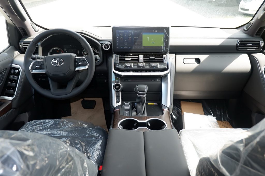 (LHD) TOYOTA LANDCRUISER 300 VX 3.3L DIESEL AUTO - WHITE PEARL - pap ...